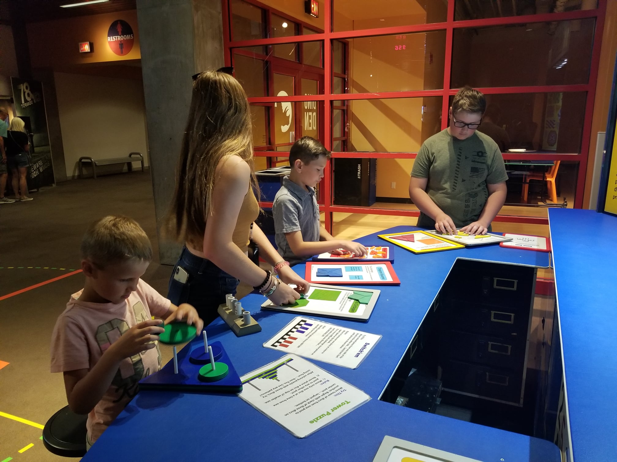 Unique-Road-Trip-Stops-in-the-Midwest-St.-Louis-Science-Center-Makerspace | Everywhere They Roam